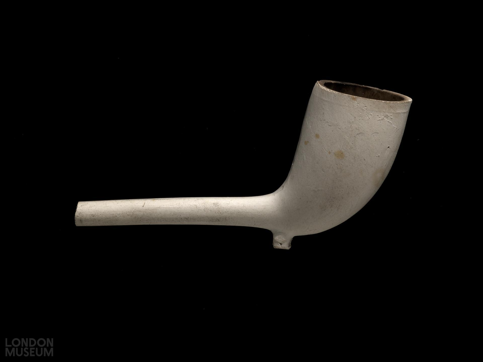 Tobacco pipe, clay pipe | London Museum