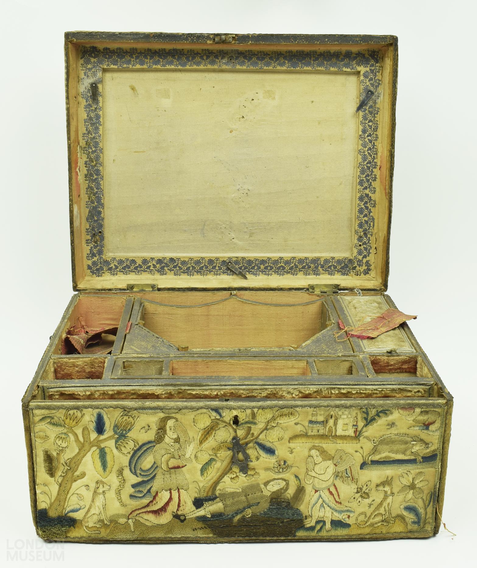 Casket & mirror | London Museum