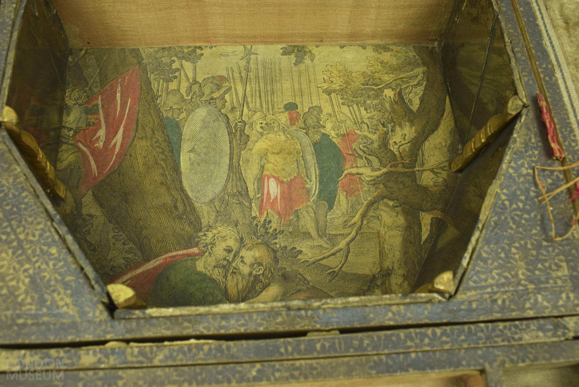 Casket & mirror | London Museum