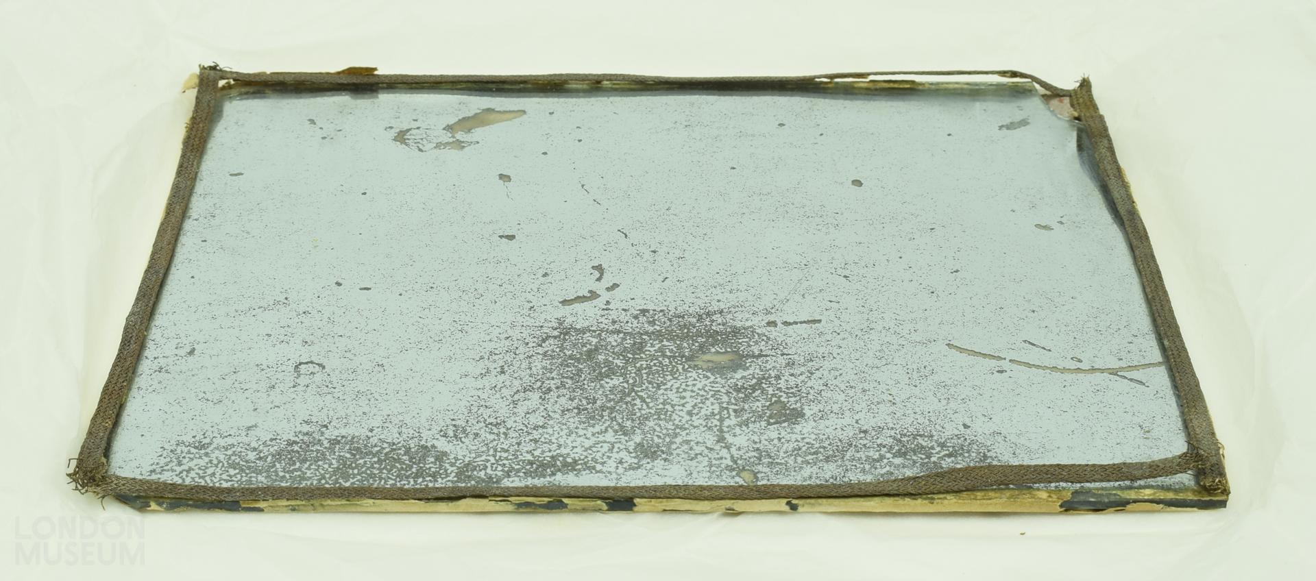 Casket & mirror | London Museum