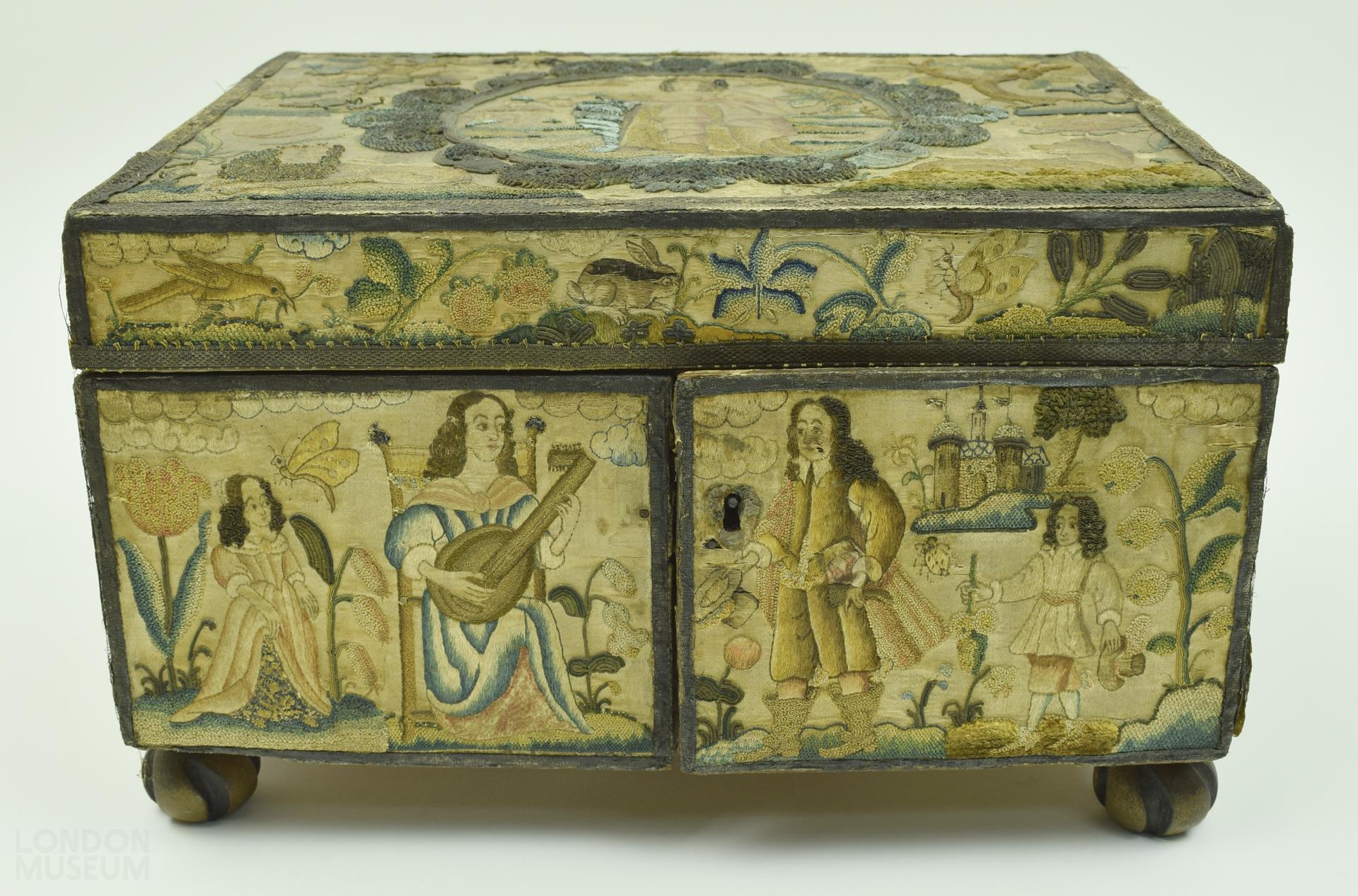 Casket & mirror | London Museum