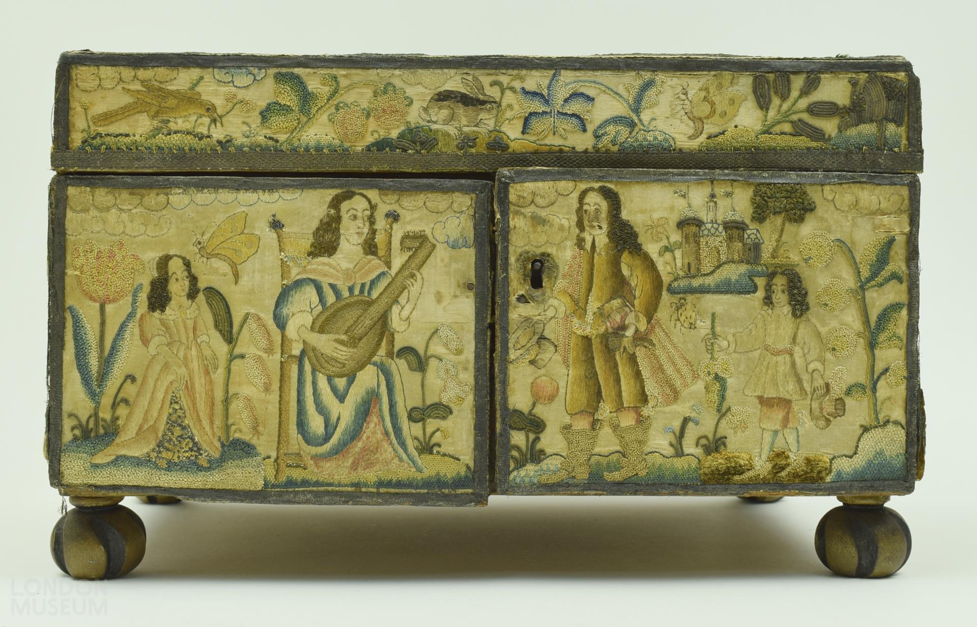 Casket & mirror | London Museum