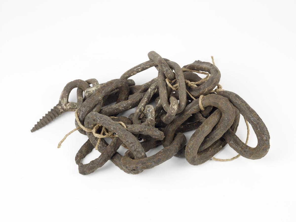 Chain, manacle | London Museum