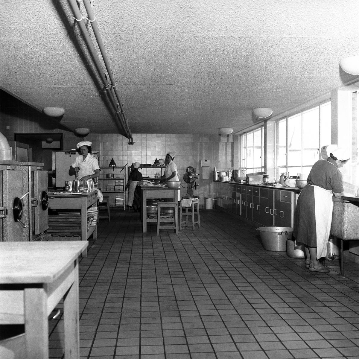 Inside the school kitchen at Kidbrooke School | London Museum