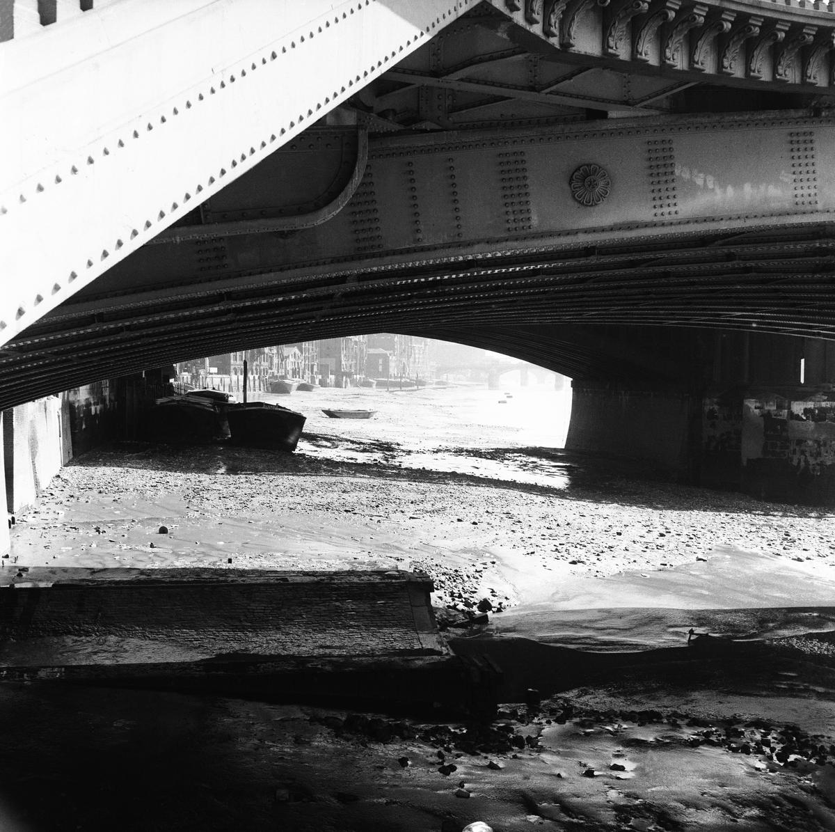 The foreshore beneath Blackfriars Bridge | London Museum