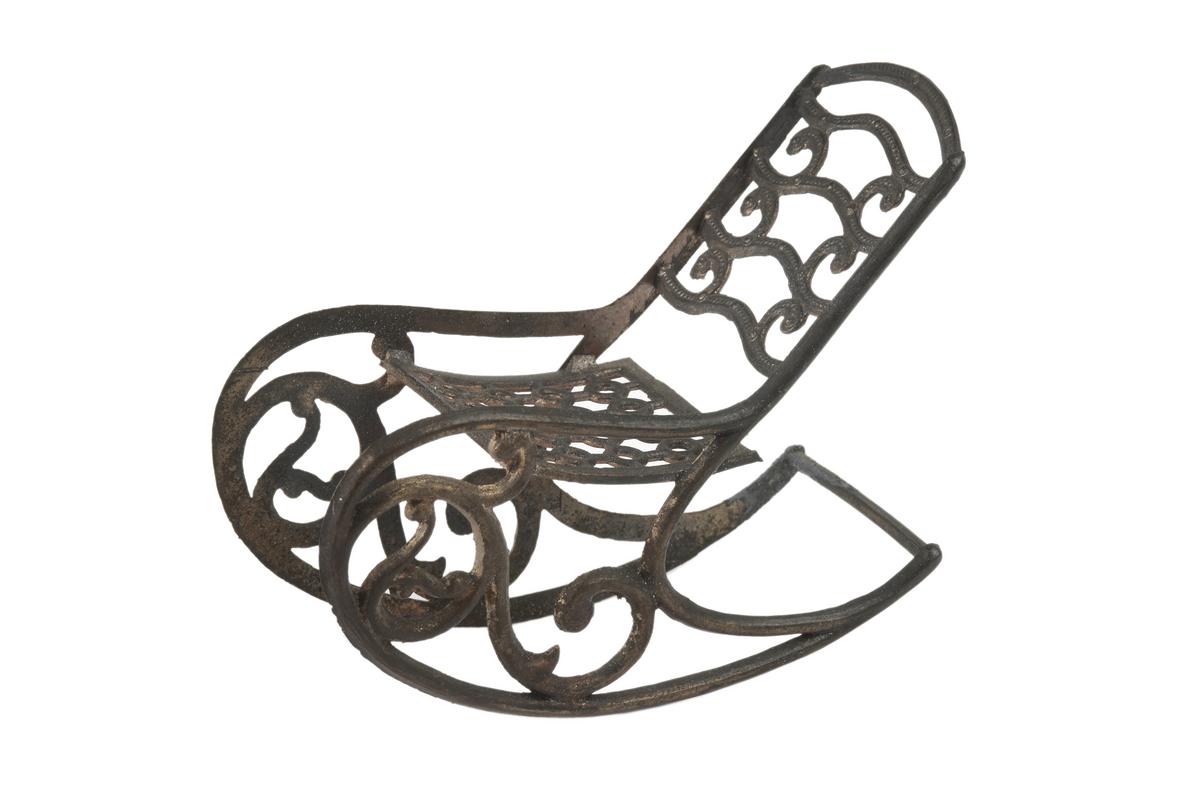 Toy rocking chair | London Museum