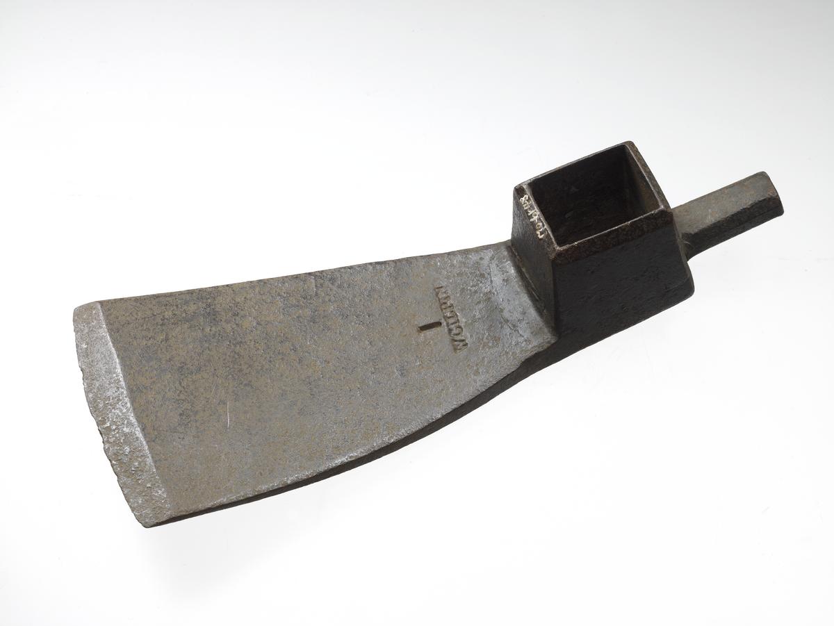 Adze, adze head | London Museum