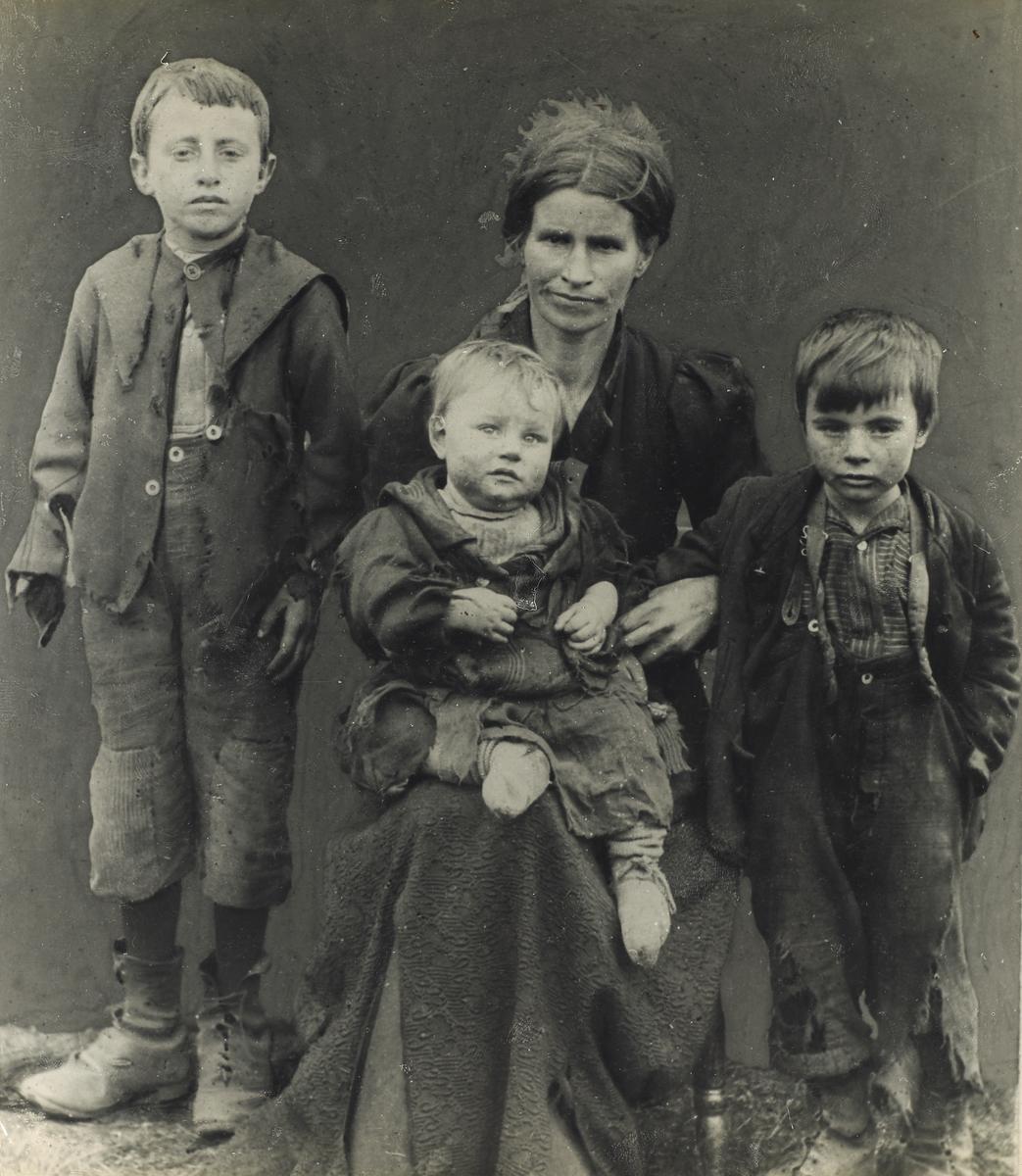 A starving family | London Museum