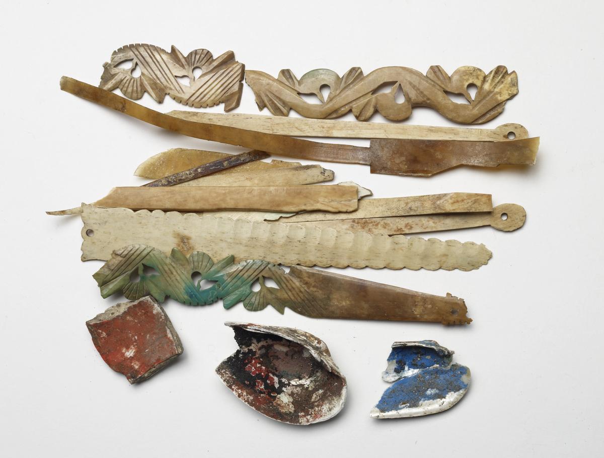 Shell palette and pigment sample | London Museum