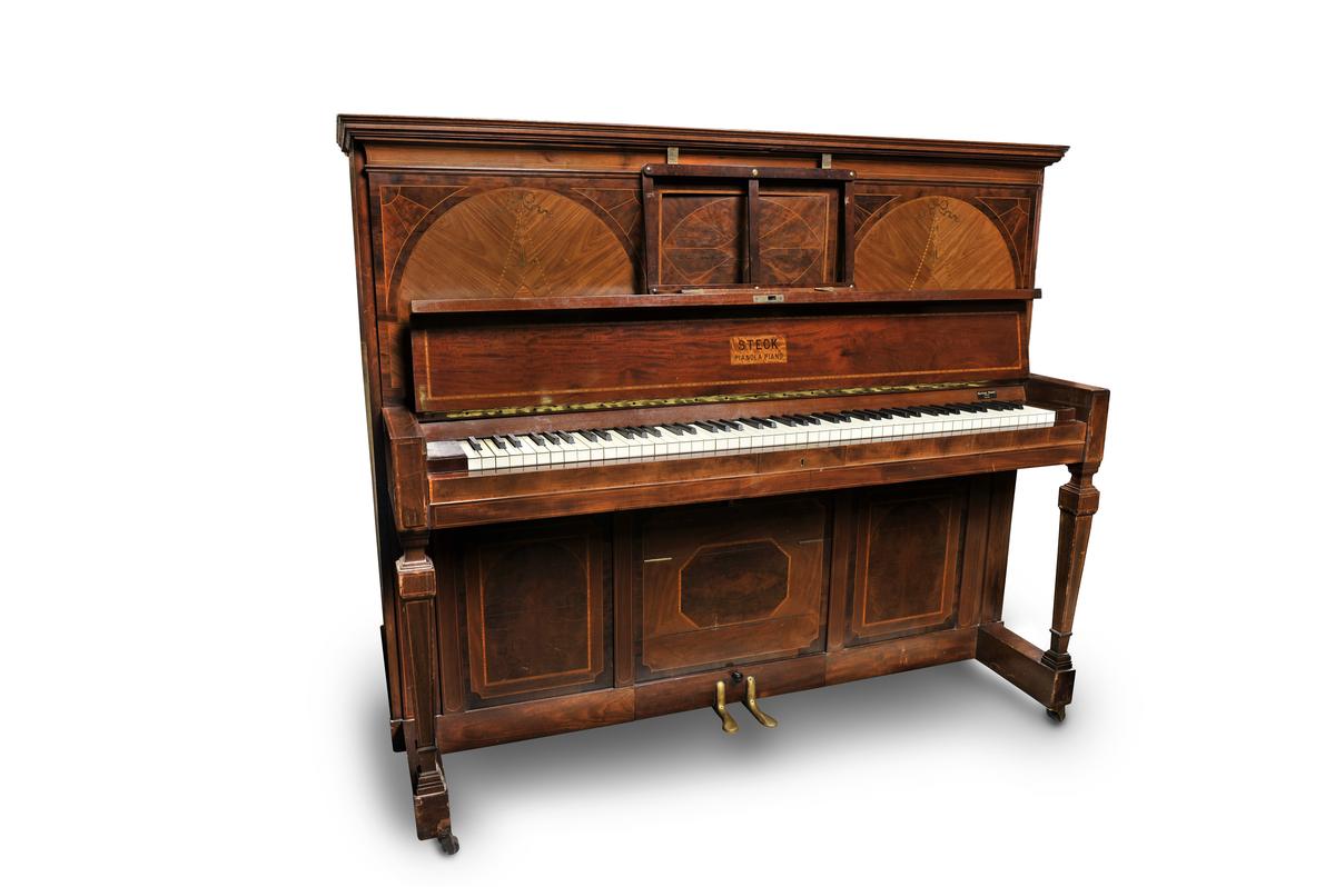 Player piano, pianola | London Museum