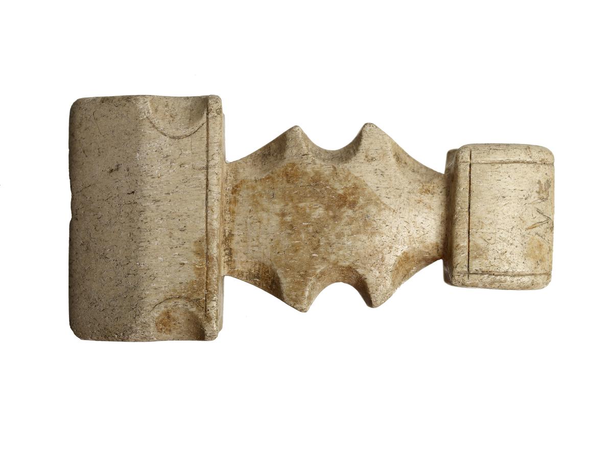 Sailmaker's seam rubber | London Museum