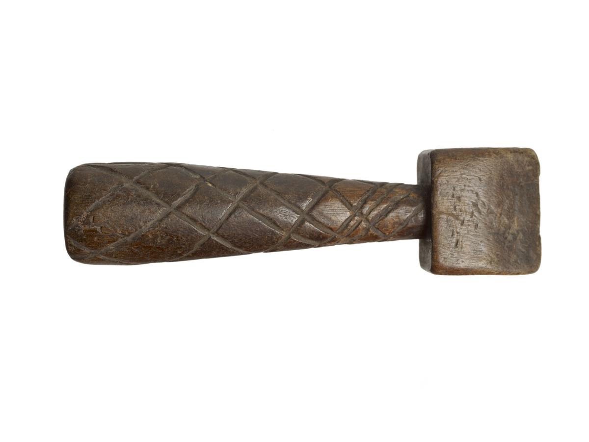 Sailmaker's seam rubber | London Museum