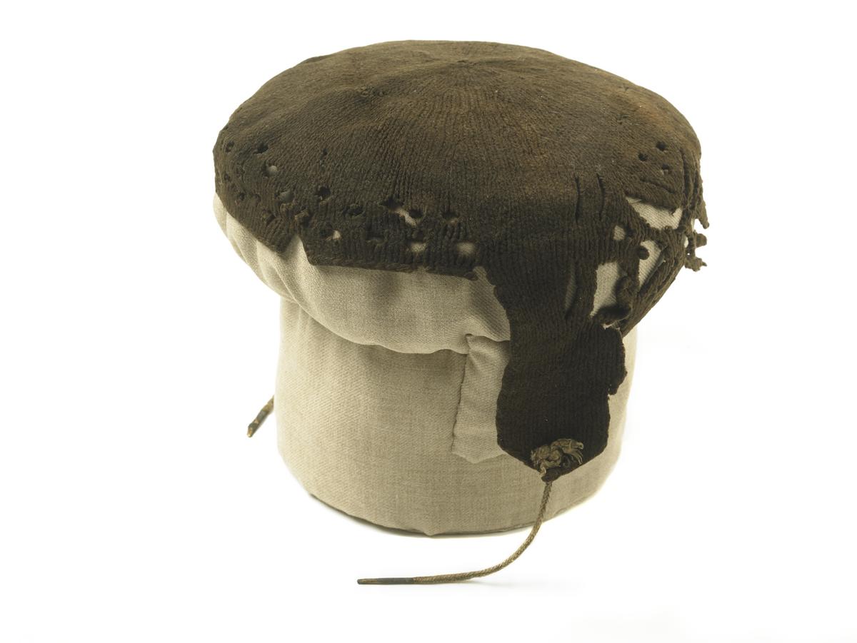 Cap, coif, slashed | London Museum