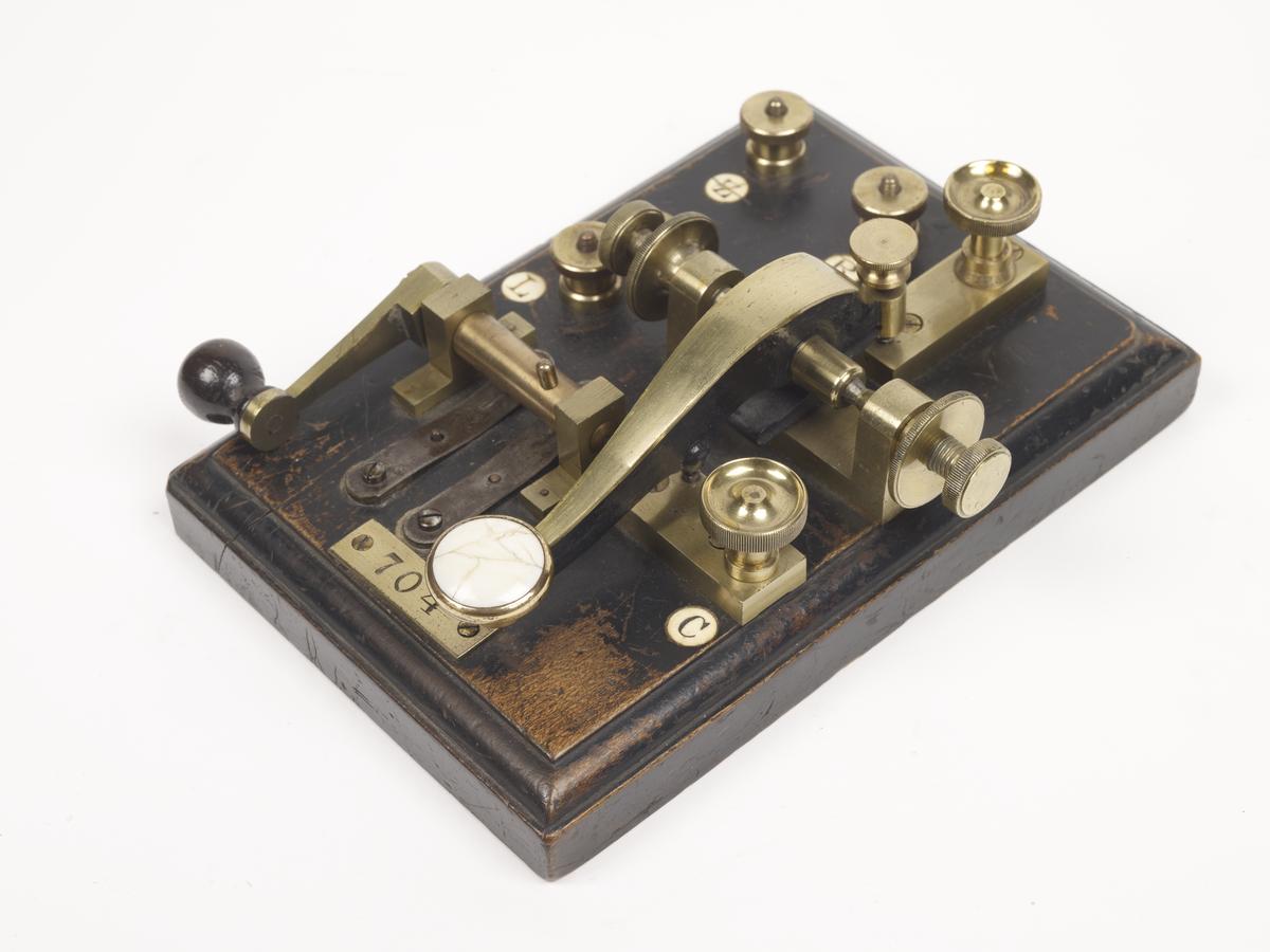 Anti-cramp keys | London Museum