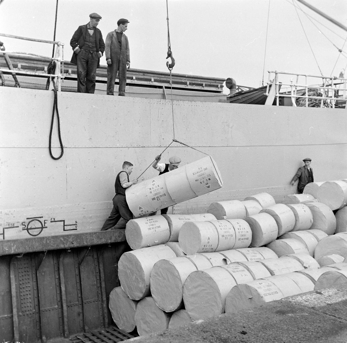 Rolls of paper being unloaded in Surrey commercial docks | London Museum