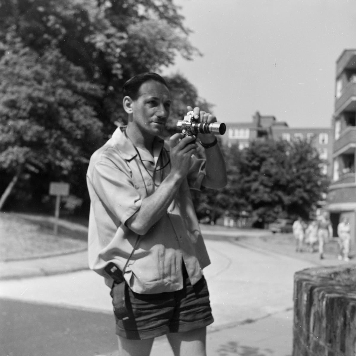 Man with camera | London Museum
