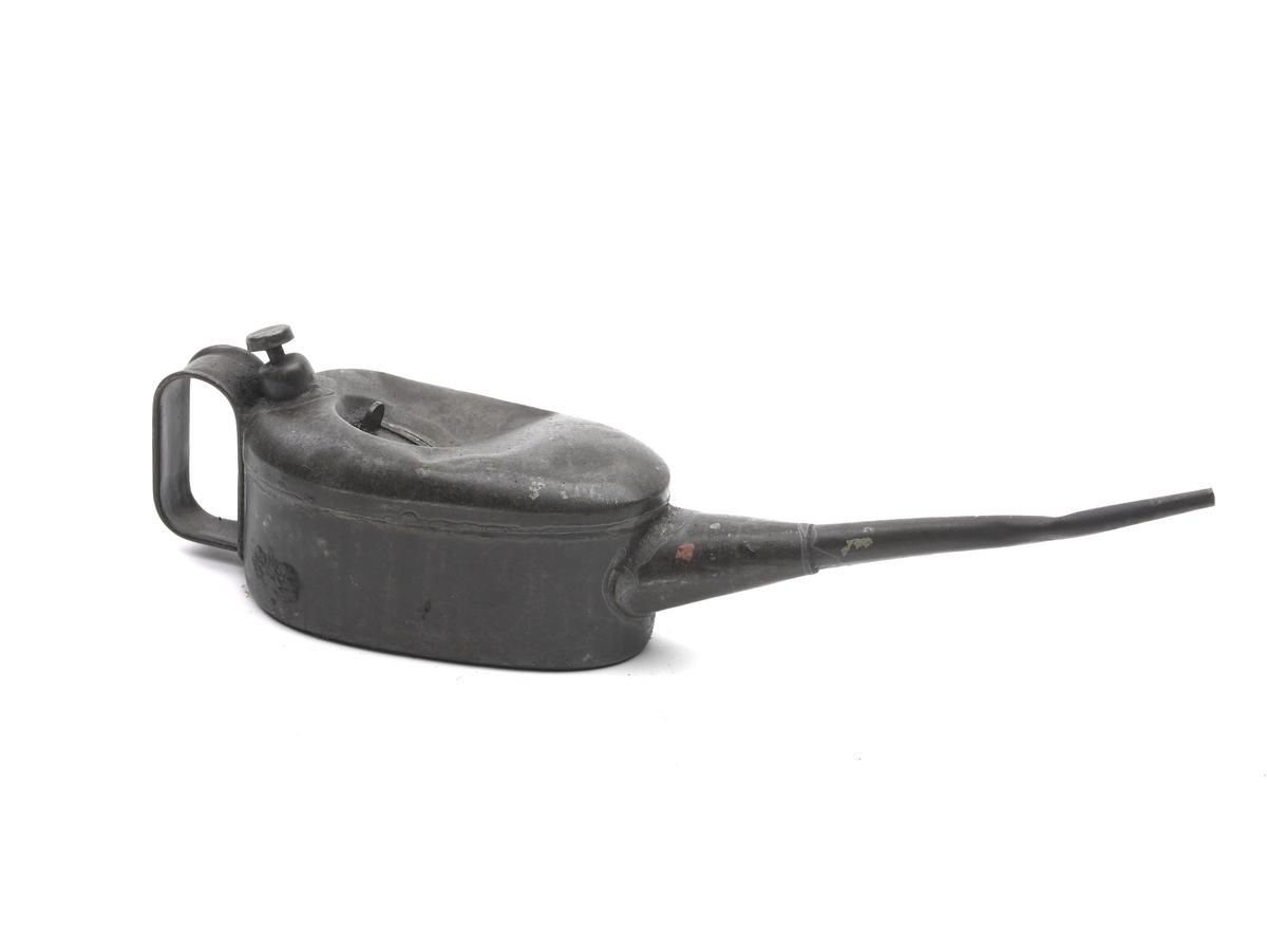 Oil can, long spouted oil | London Museum