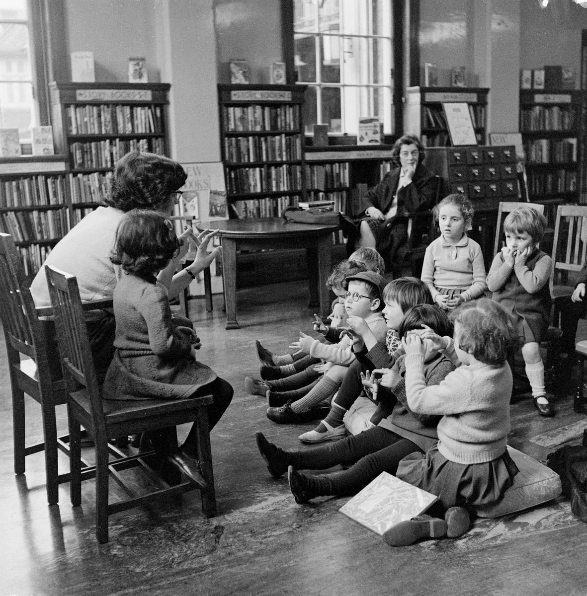 Story time at Golders Green library | London Museum