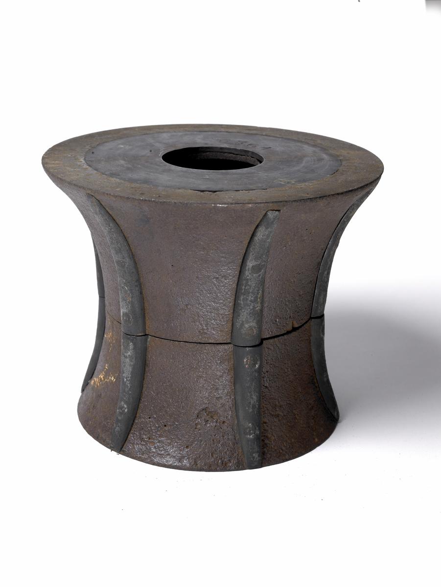 Drum, windlass drum, 2 part | London Museum