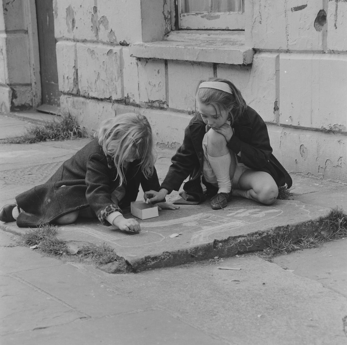 Girls drawing in chalk on the pavement | London Museum