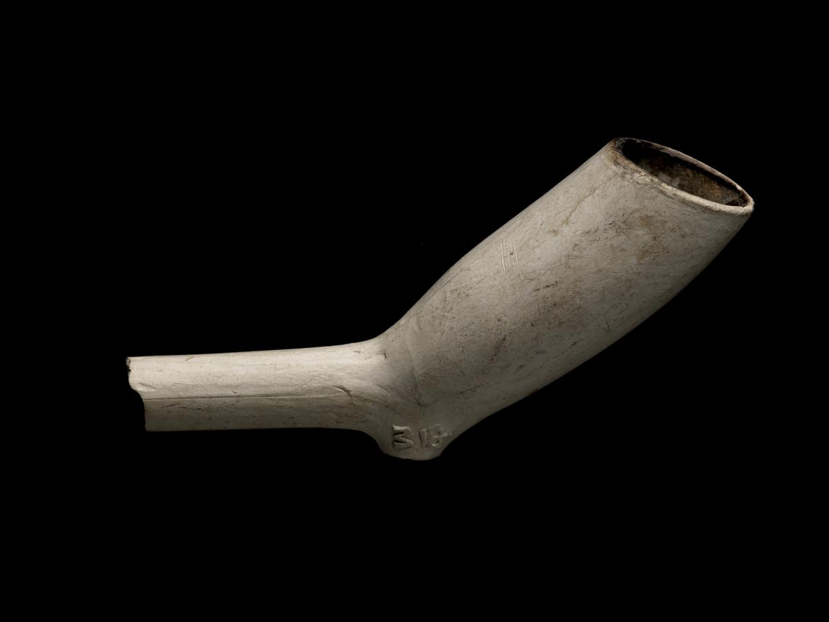 Tobacco pipe, clay pipe | London Museum