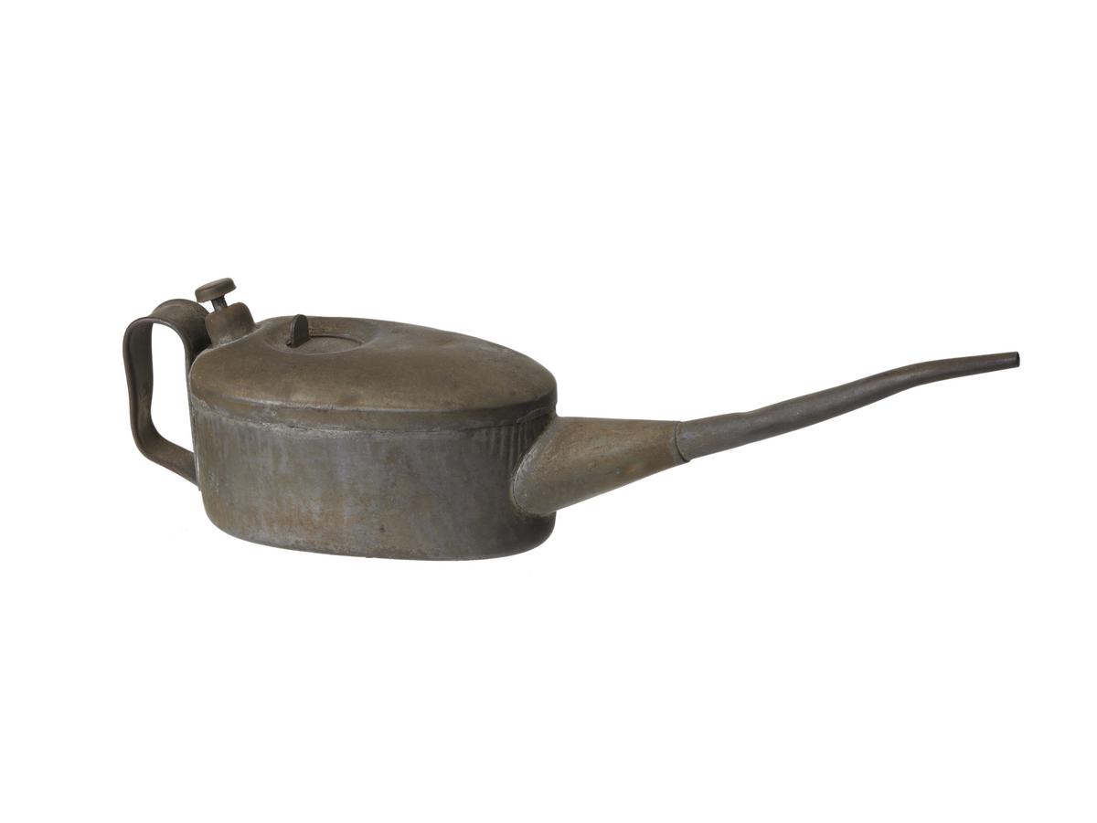 Oil can, long spouted oil can | London Museum