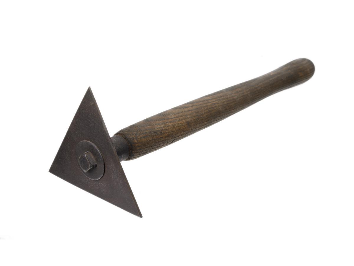 Deck scraper | London Museum