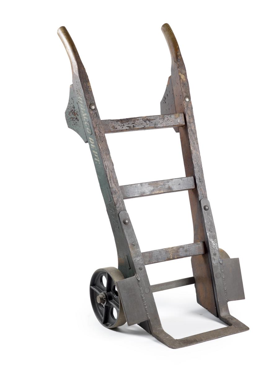 Barrow, sack barrow | London Museum