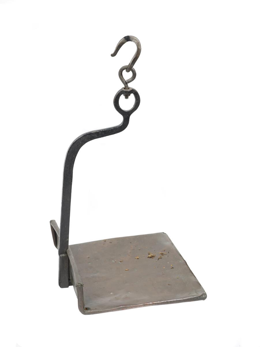 Scale-pan, beamscale pan with rigid fixed arm | London Museum