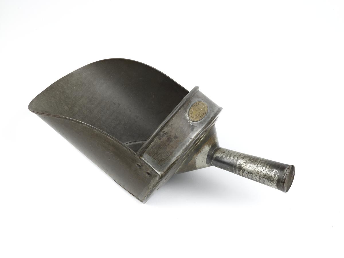 Scoop, samplers round metal measuring scoop with handle | London Museum