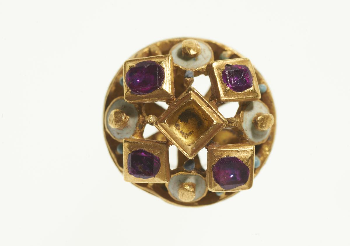 Ruby and diamond button | London Museum