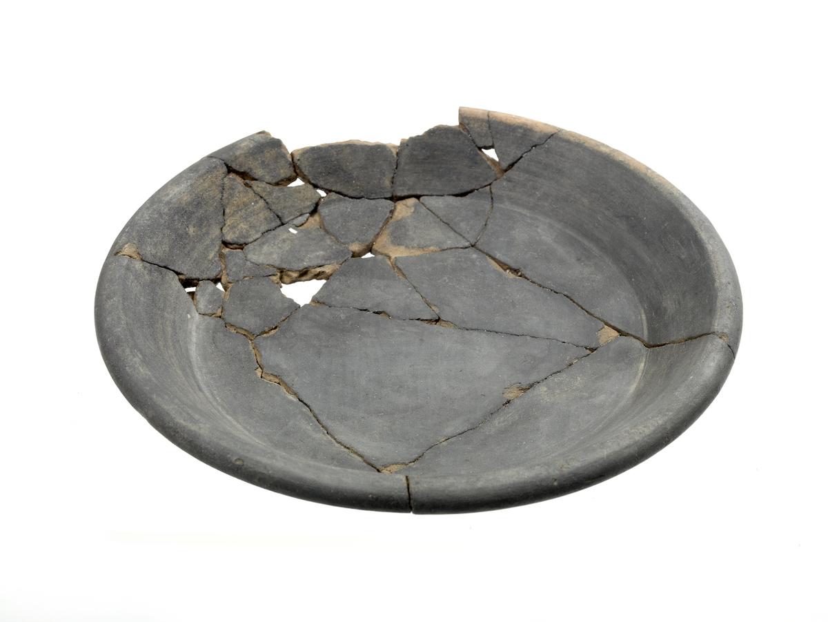 Pottery, vessel, dish | London Museum