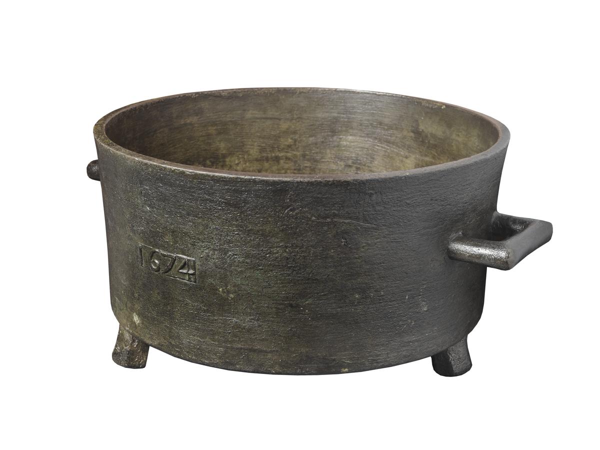 Exchequer Standard bushel measure | London Museum