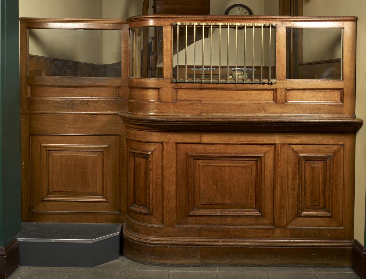 Bank counter and grille | London Museum