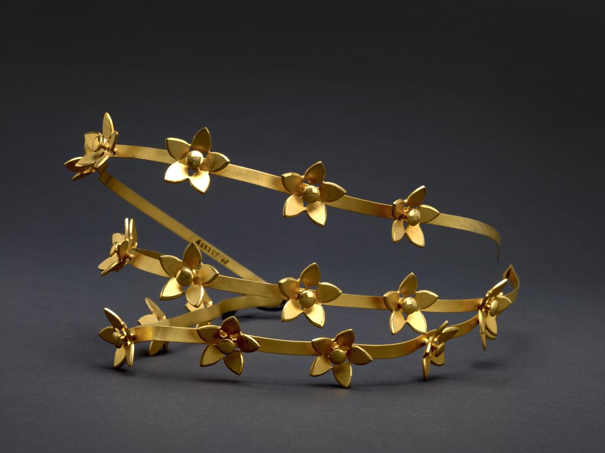 Tiara, performace tiara | London Museum