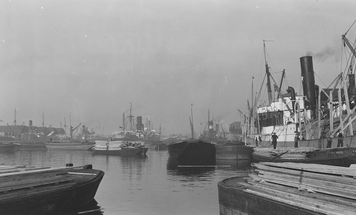 Surrey Docks: Canada Dock with the 'Greta Thorden' discharging softwood ...