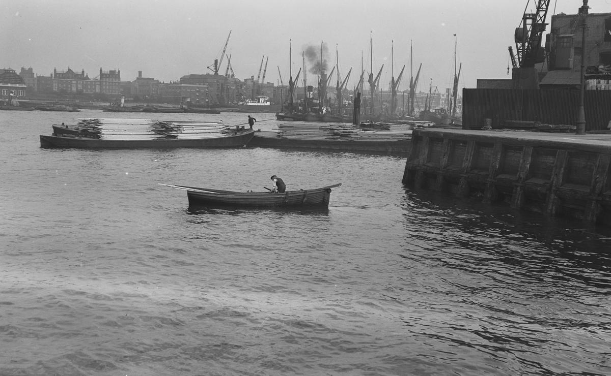 Surrey Docks: 'Jack-in-the-Water' salvaging planks in a skiff by the ...