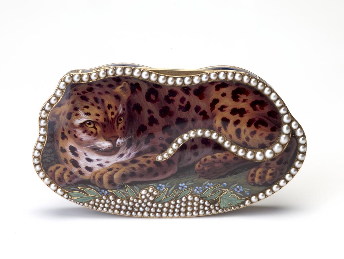 Crouching leopard box; trinket box | London Museum