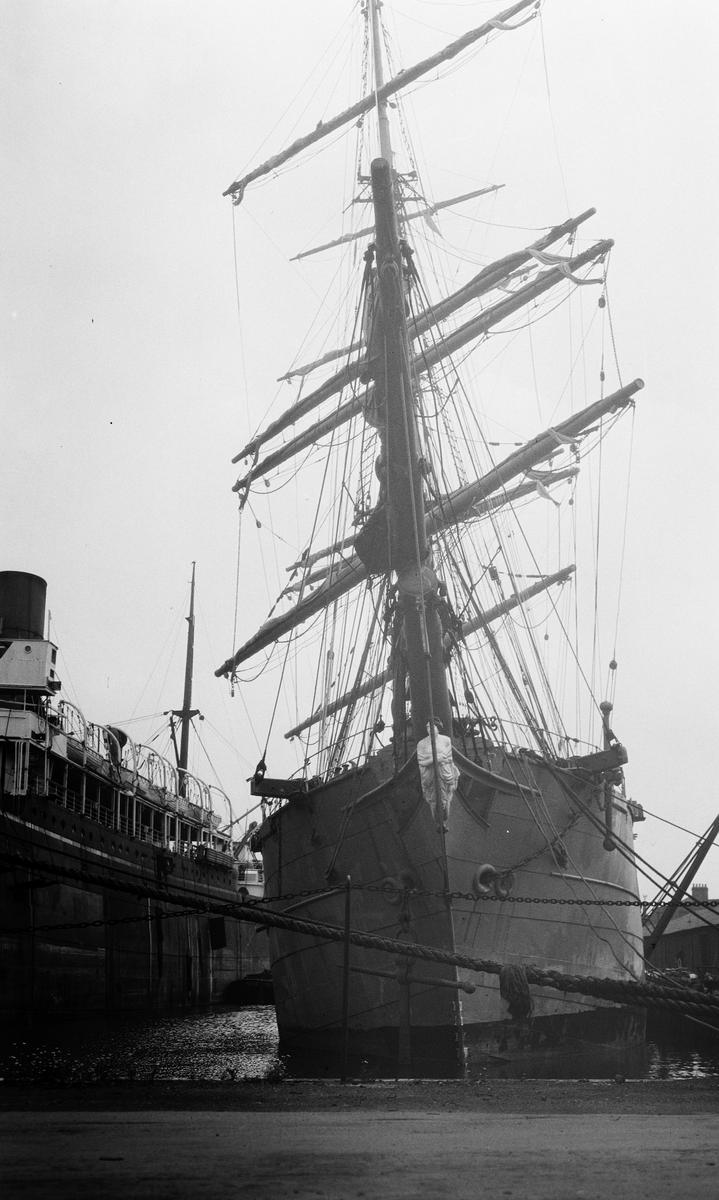 Millwall Docks: The barque Loch Linnhe in the dock in July, 1929 ...