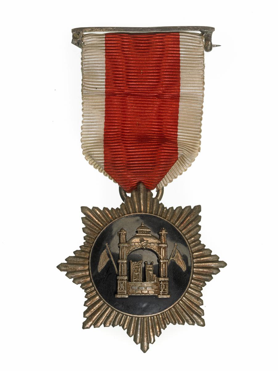 Badge, Guildhall Reception badge | London Museum