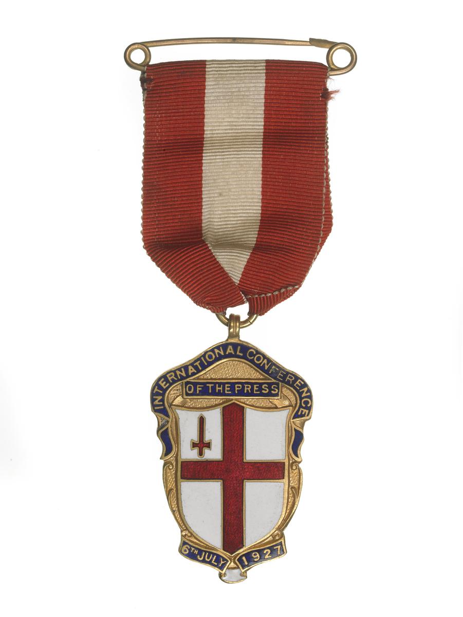 Badge, Guildhall Reception badge | London Museum