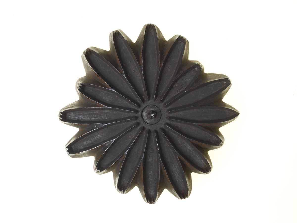 Cutter, artificial flower cutter | London Museum