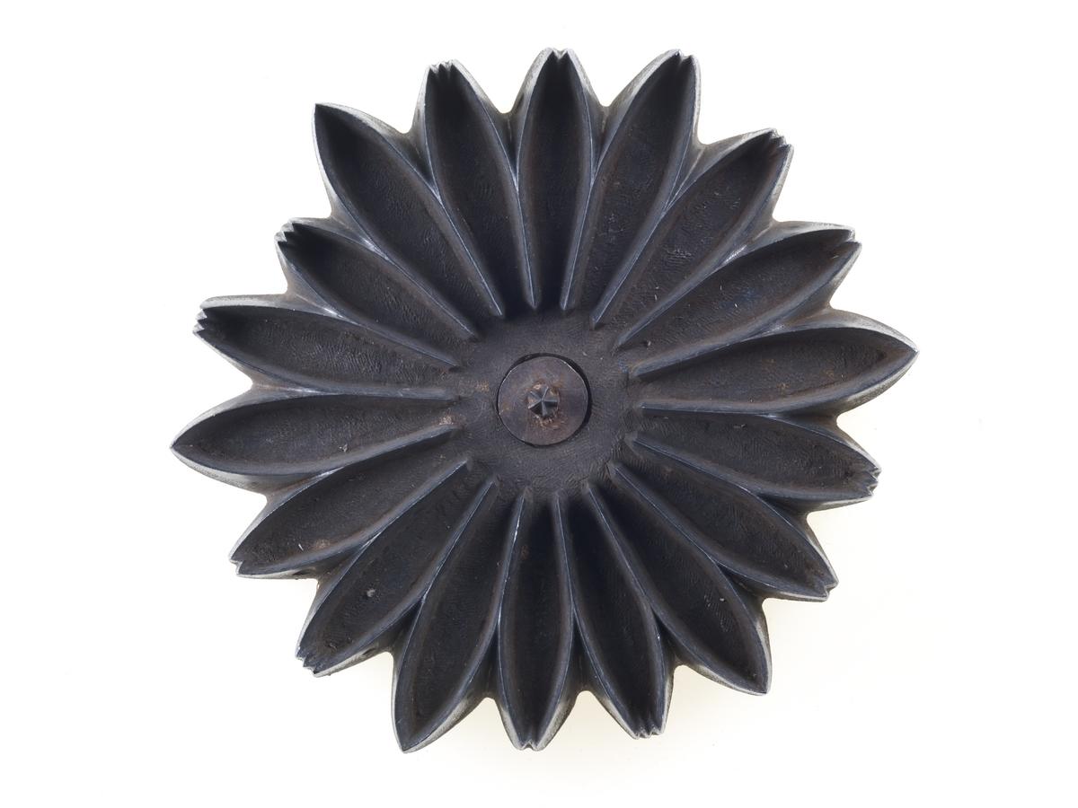 Cutter, artificial flower cutter | London Museum