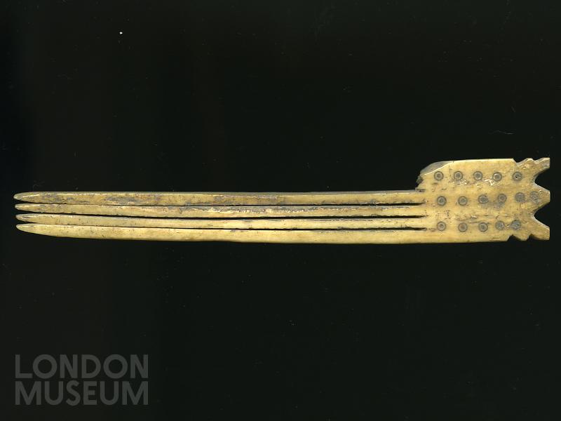 Weaving comb | London Museum