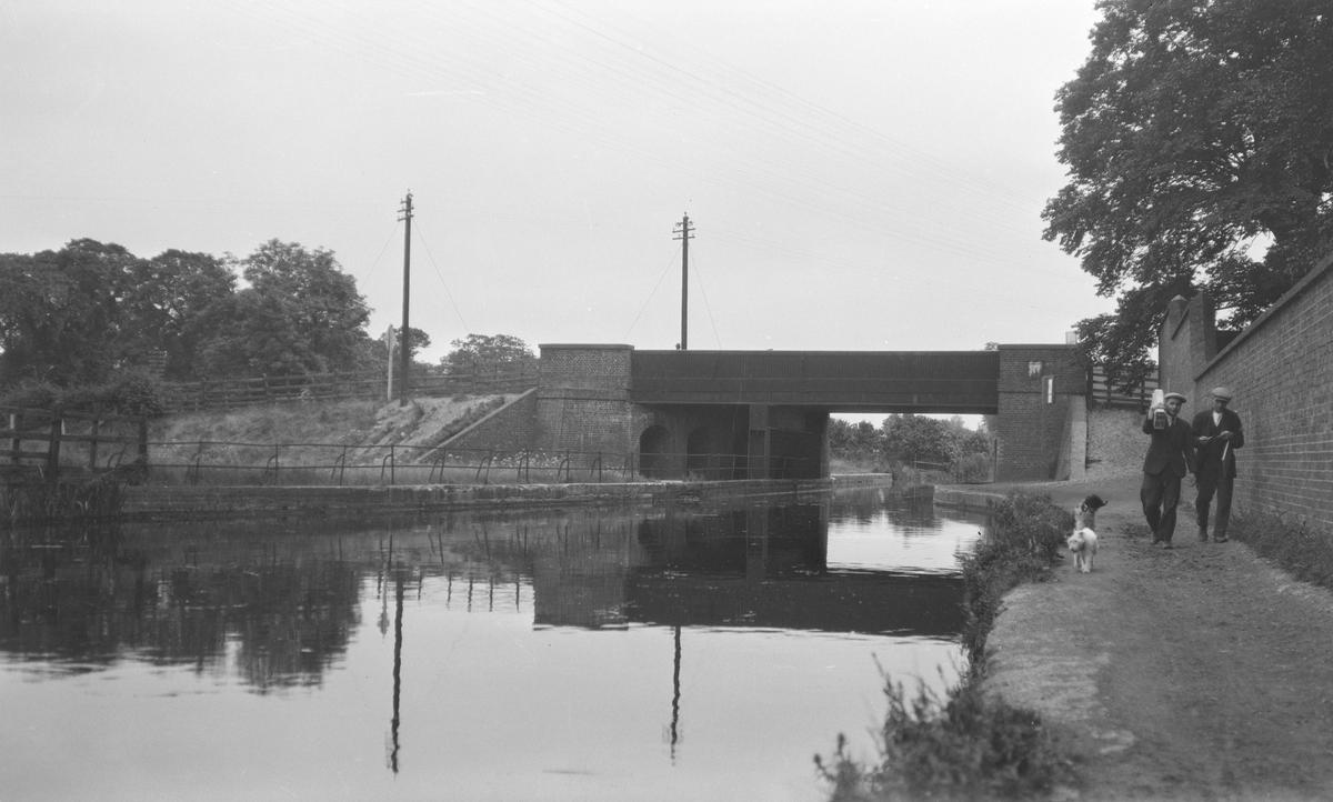 Canals: The Grand Union Canal aqueduct on the road from Southall to the ...