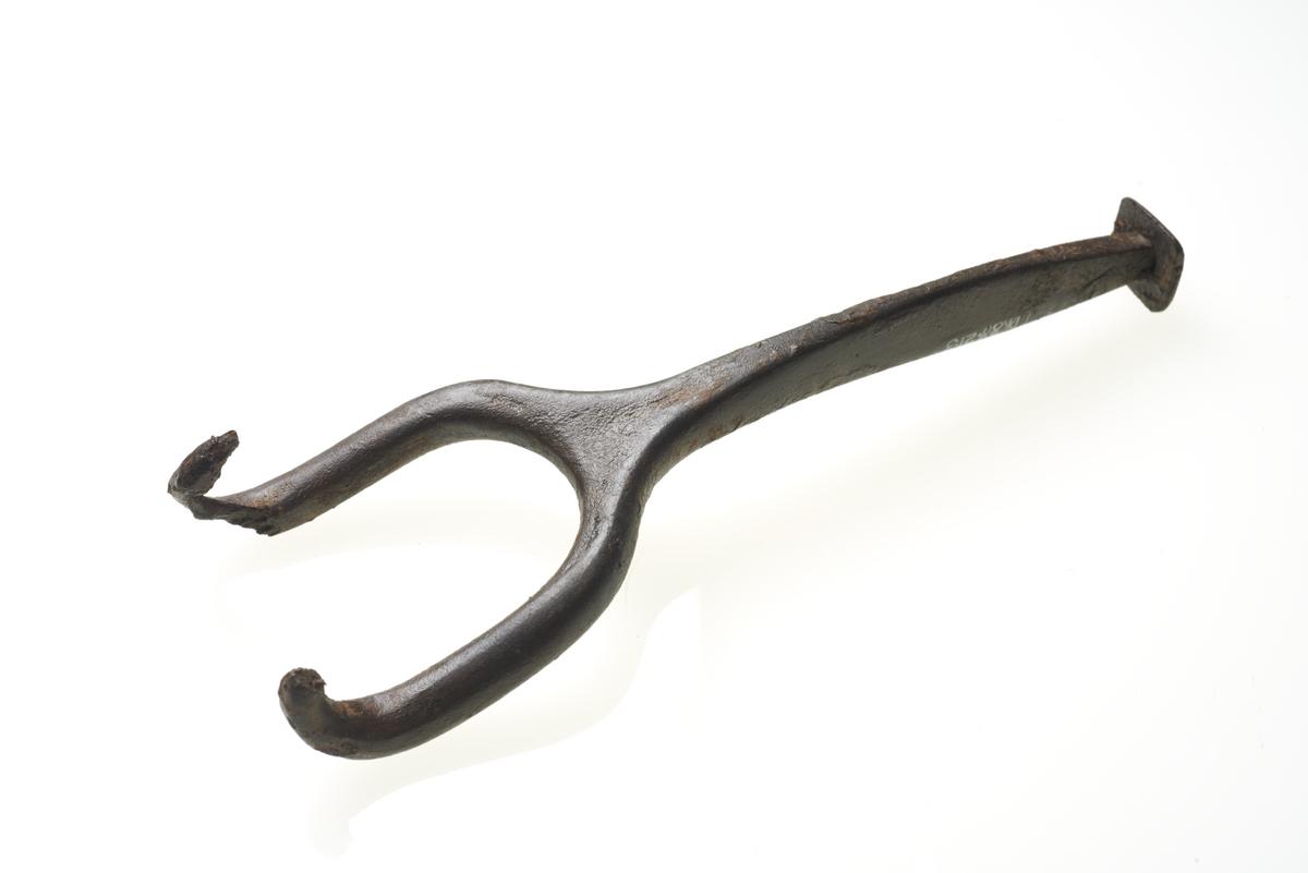 Hook, dockers forged double bag hook | London Museum