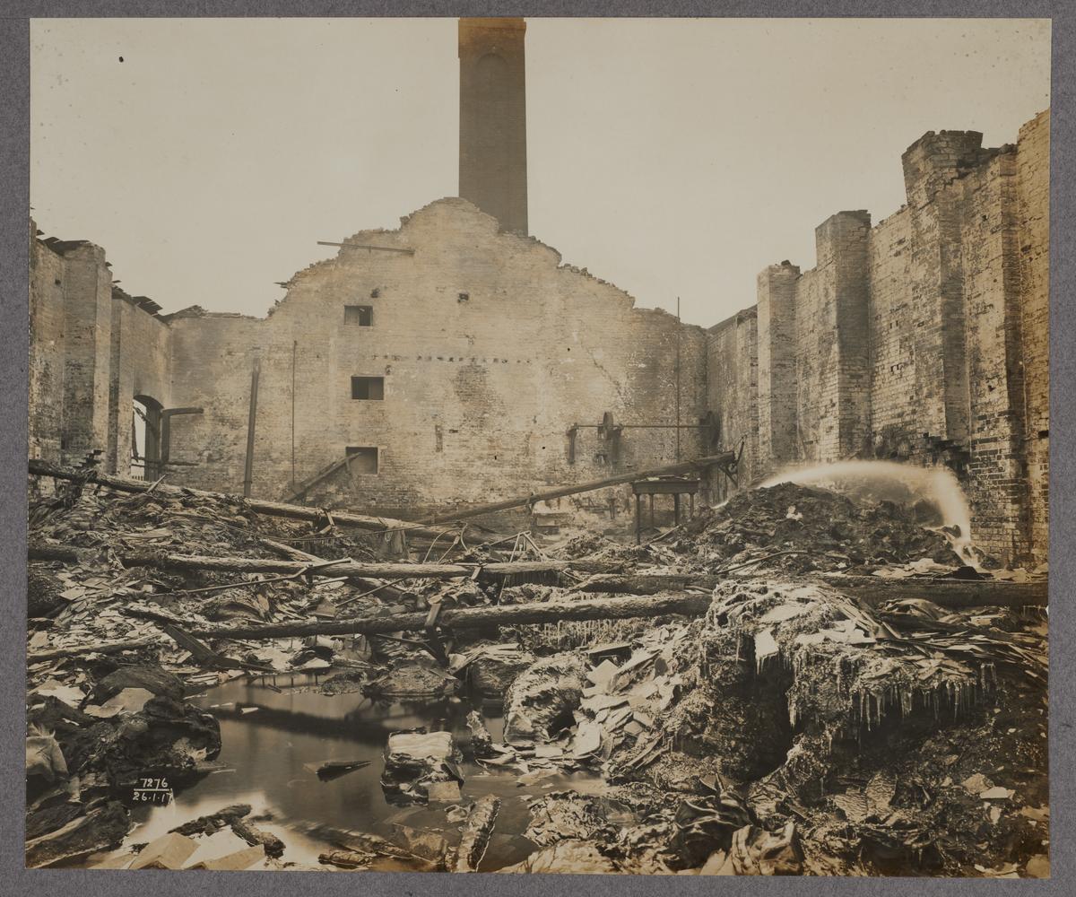 Muir & Weir's- east bay, Royal Victoria Dock, following Silvertown ...