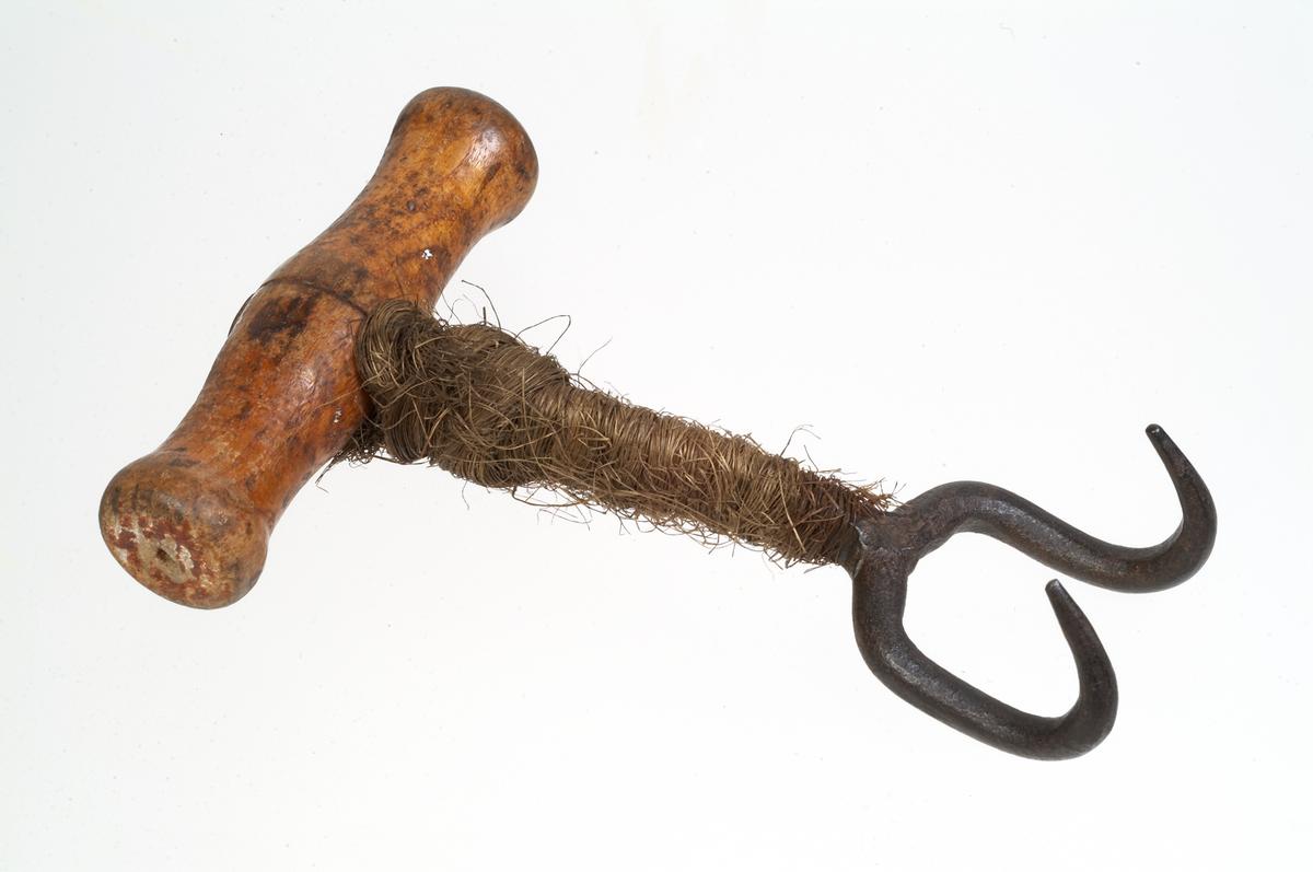 Hook, bag hook | London Museum