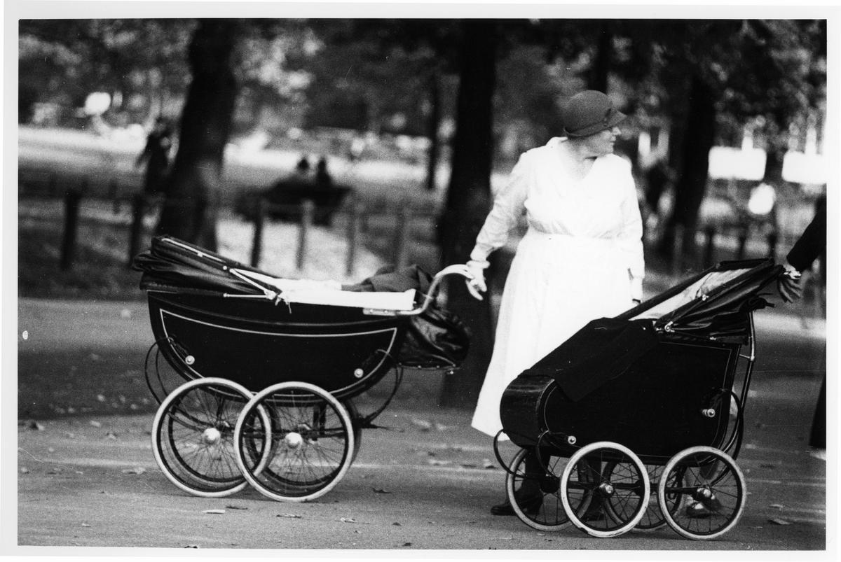 Women with prams in Kensington Gardens | London Museum