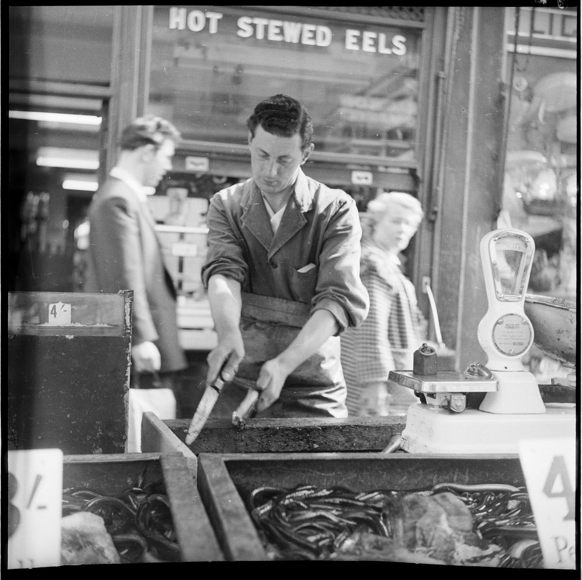 An eel stall, Chapel Street Market | London Museum